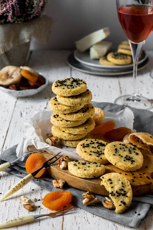 Αλμυρά μπισκοτάκια με τυρί | Συνταγές | Food Photography | Let's Treat ...