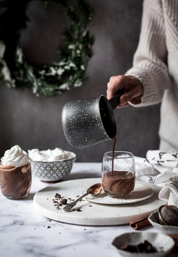 Ζεστή σοκολάτα με κανέλα | Συνταγές | Food Photography | Let's Treat ...