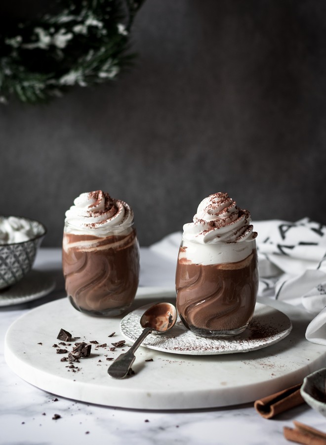 Ζεστή σοκολάτα με κανέλα | Συνταγές | Food Photography | Let's Treat ...