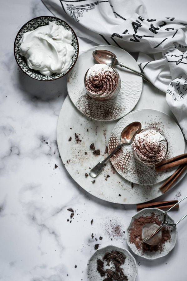 Ζεστή σοκολάτα με κανέλα | Συνταγές | Food Photography | Let's Treat ...