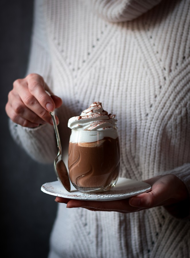 Ζεστή σοκολάτα με κανέλα | Συνταγές | Food Photography | Let's Treat ...