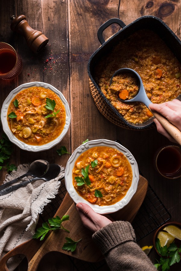 Κοκκινιστός τραχανάς με πράσο | Συνταγές | Food Photography | Let's ...